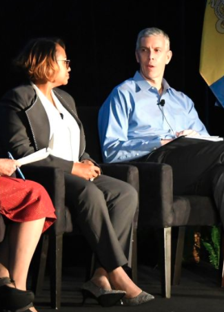 Neubauer Fellows host former U.S. Secretary of Education Arne Duncan ...